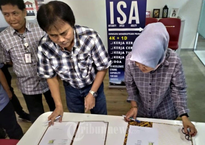 PT API Teken Kontrak Kerjasama Dengan PT Telkom Infra, Foto 2 #1825076 ...
