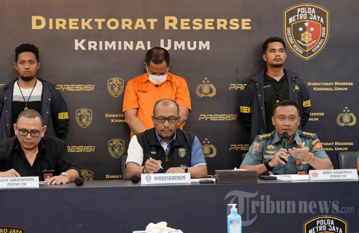 Puspom TNI Tangkap Pelaku Pemalsu Plat Dinas TNI, Foto 1 #1994606 ...