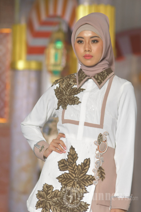 Ramya Ranggana Rancangan Lia Afif di Muslim Fashion Runway 2023, Foto 1 ...
