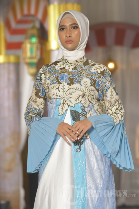 Ramya Ranggana Rancangan Lia Afif di Muslim Fashion Runway 2023, Foto 3 ...