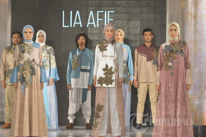 Ramya Ranggana Rancangan Lia Afif di Muslim Fashion Runway 2023, Foto 4 ...