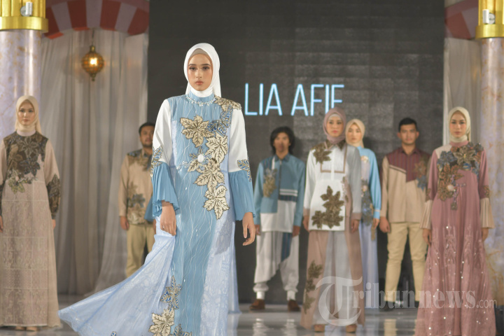 Ramya Ranggana Rancangan Lia Afif di Muslim Fashion Runway 2023, Foto 6 ...