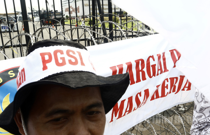 Ratusan Persatuan Guru Seluruh Indonesia (PGSI) Demo di DPR RI, Foto 2 ...