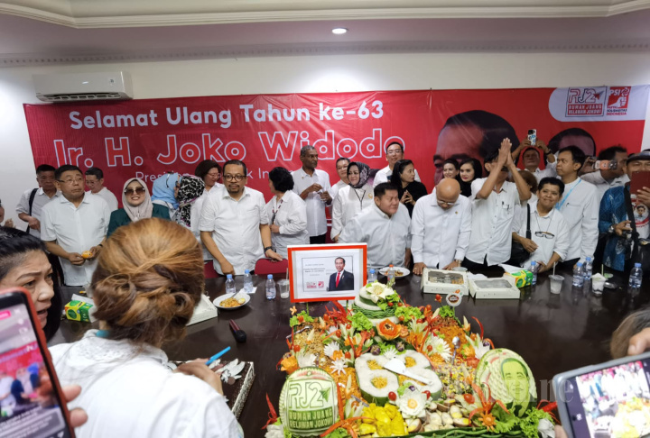 Rayakan Ulang Tahun ke-63 Presiden Jokowi, Foto 2 #1999276 - TribunNews.com