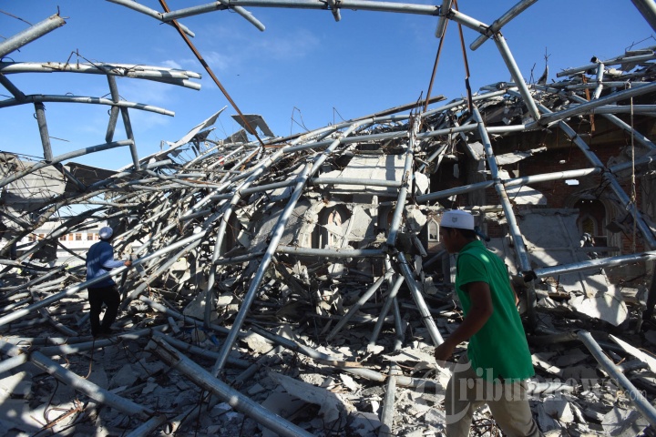 Reruntuhan Gempa Aceh, Foto 24 #1680667 - TribunNews.com