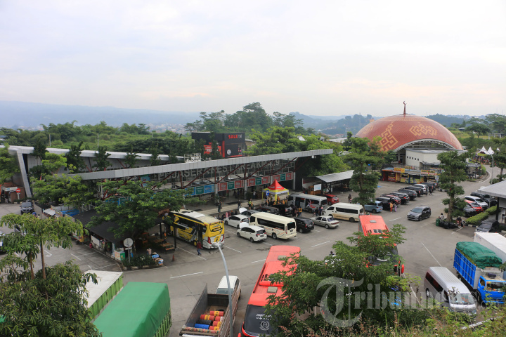 Rest Area KM 429A Tol Semarang Solo Ramai Saat Liburan Nataru, Foto 7 ...