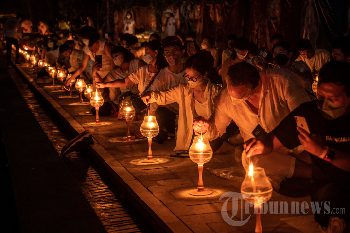 Ribuan Lampion Hiasi Langit Candi Borobudur, Foto 4 #1924231 - TribunNews.com
