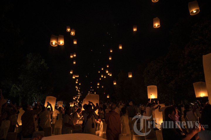Ribuan Lampion Hiasi Langit Candi Borobudur, Foto 10 #1924237 - TribunNews.com