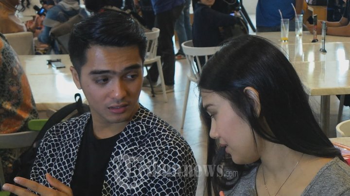 Ricky Harun Bersama Istri dan Anaknya di Acara Film Demi Cinta, Foto 1 ...
