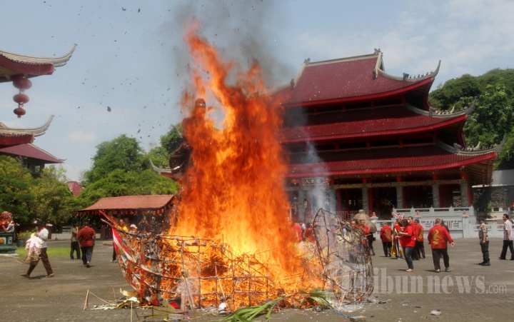 Ritual Ci Swak di Klenteng Sam Poo Kong, Foto 3 #1741220 - TribunNews.com