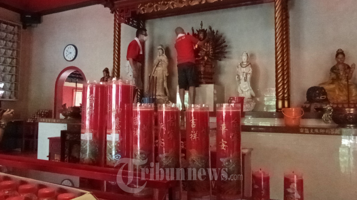 Ritual Mandikan Rupang Dewa-Dewi di Vihara Kwan In Tang Avalokitesvara ...