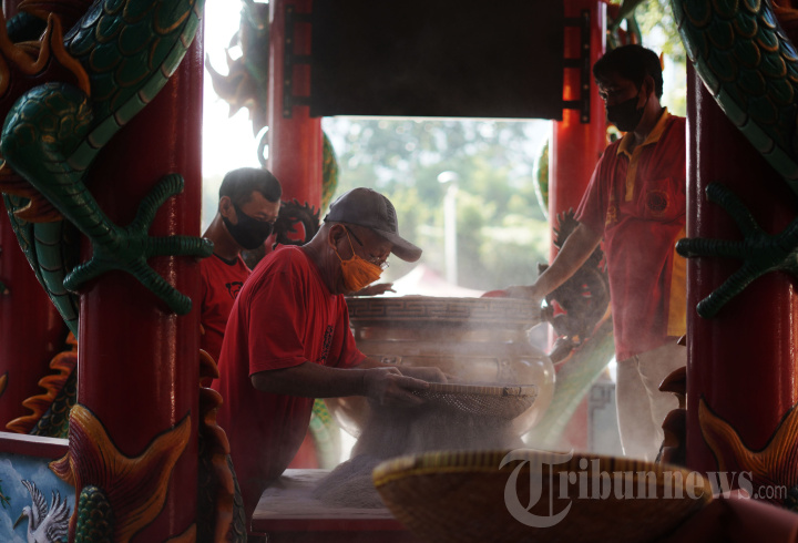 Ritual Memandikan Patung Dewa di Wihara Amurva Bhumi, Foto 6 #1953820 ...