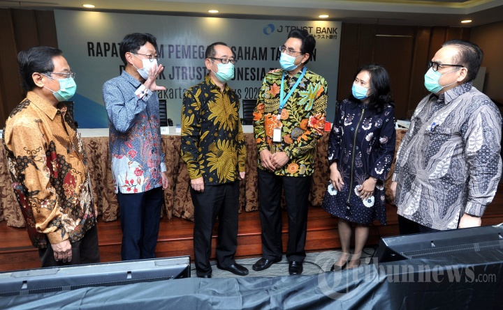 RUPST J Trust Bank, Foto 1 #1856317 - TribunNews.com