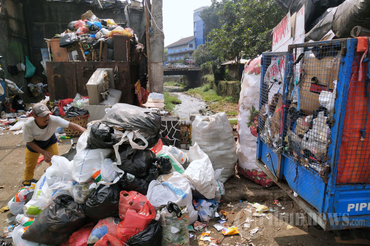 Sampah di TPS Pasar Ancol Menumpuk, Foto 4 #1975253 - TribunNews.com