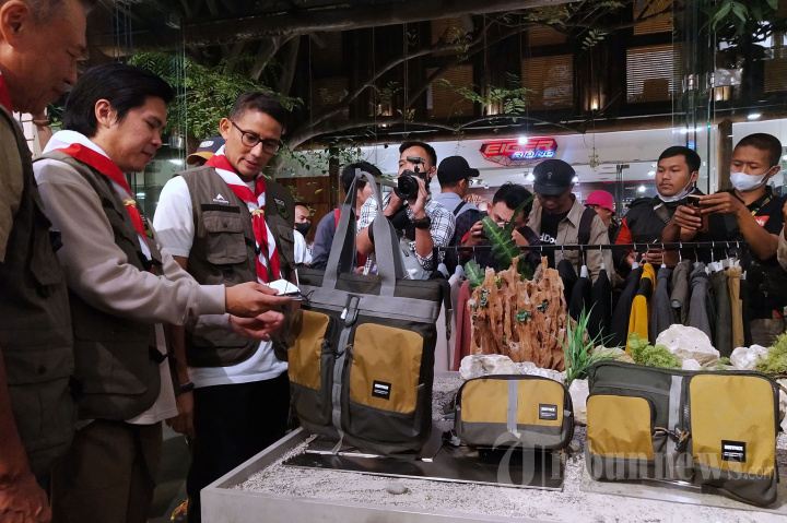 Sandiaga Uno Kunjungi Eiger Adventure Store Bandung, Foto 4 #1967125 ...
