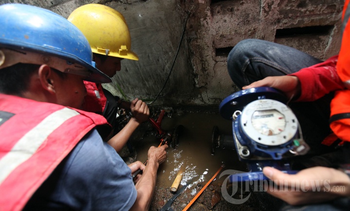 Sanksi Pencabutan Meteran Air Oleh PDAM Tirtawening Kota Bandung, Foto ...