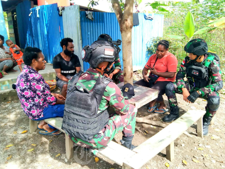 Satgas Yonif Raider 142/KJ Dengan Masyarakat Papua, Foto 3 #1952801 - TribunNews.com