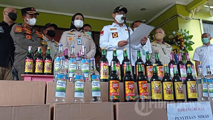Satpol PP Tangerang Selatan Sita Ribuan Botol Miras, Foto 4 #1915264 - TribunNews.com