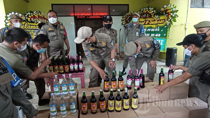 Satpol PP Tangerang Selatan Sita Ribuan Botol Miras, Foto 6 #1915266 - TribunNews.com