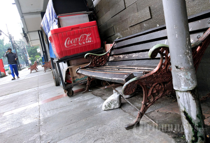 Sejumlah Bangku Taman di Jalan Braga Kota Bandung Sudah Rusak, Foto 1 ...