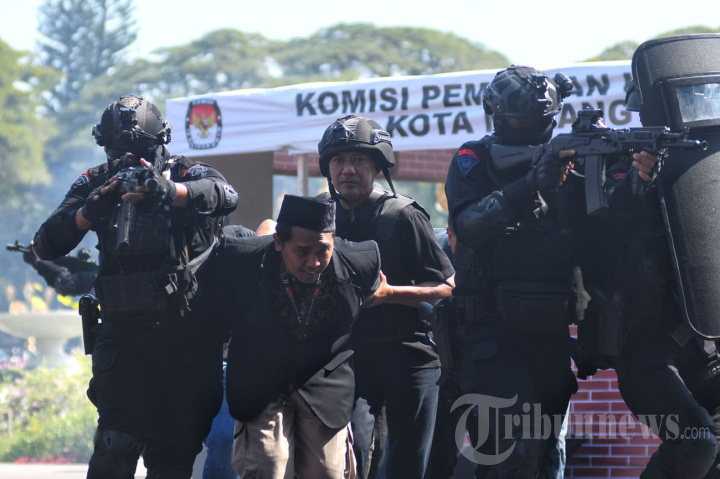 Simulasi Pengamanan Pilkada 2024 Kota Malang, Foto 1 #1998620 - TribunNews.com