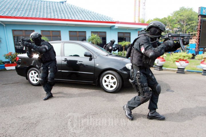 Simulasi Personel Satuan Bravo 90 Anti Teror Paskhas TNI AU, Foto 4 ...