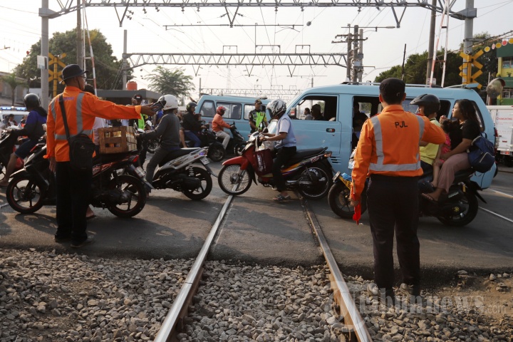 Sosialisasi Keselamatan di Perlintasan Sebidang, Foto 8 #1814291 - TribunNews.com