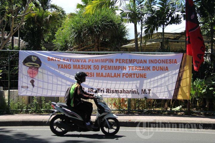 Spanduk Dukungan Risma Terpasang di Bali, Foto 3 #1592136 - TribunNews.com