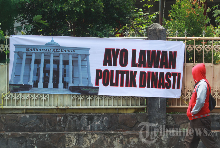 Spanduk Lawan Dinasti Politik Bertebaran di Jakarta, Foto 4 #1980483 ...