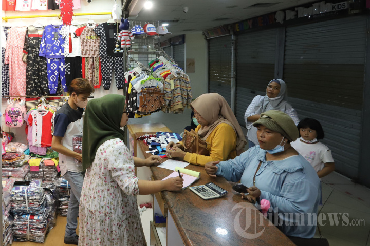 Suasana Pasar Tanah Abang Pasca Libur Lebaran , Foto 6 #1923542 - TribunNews.com
