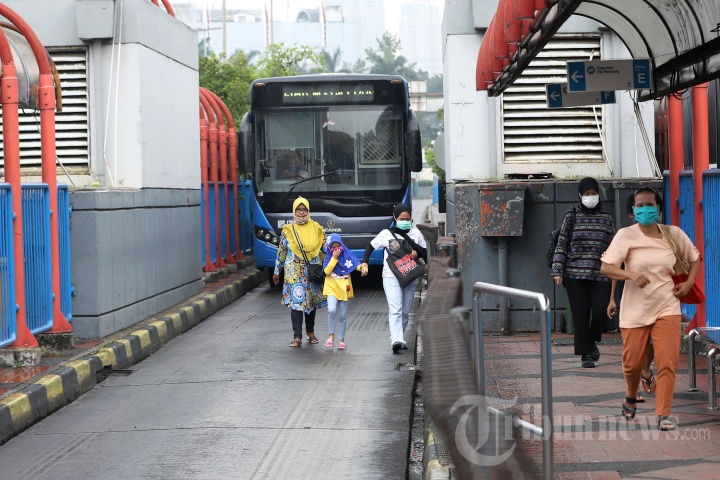 Suasana Terminal Blok M Saat PSBB, Foto 5 #1840610 - TribunNews.com