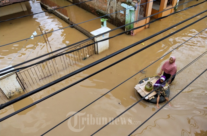 Sungai Citarum Meluap Ribuan Rumah Terendam Banjir di Bandung, Foto 1 #1879450 - TribunNews.com