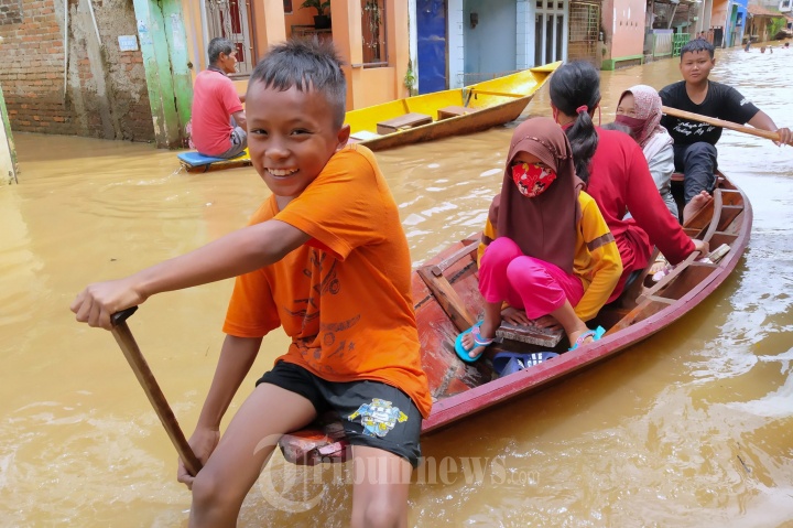 Sungai Citarum Meluap Ribuan Rumah Terendam Banjir di Bandung, Foto 2 #1879451 - TribunNews.com
