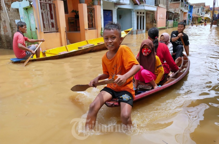Sungai Citarum Meluap Ribuan Rumah Terendam Banjir di Bandung, Foto 3 #1879452 - TribunNews.com