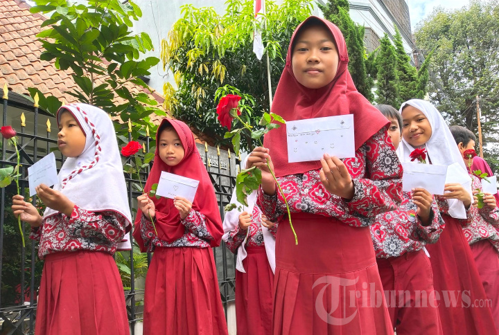 Surat Cinta dan Puisi untuk Ibu Inggit Garnasih, Foto 3 #1957617 ...
