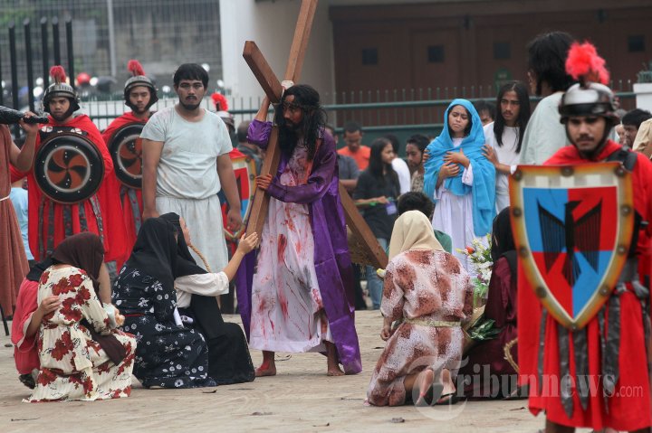 Tablo Jalan Salib di Gereja Santo Matius Penginjil, Foto 4 #1591395 ...