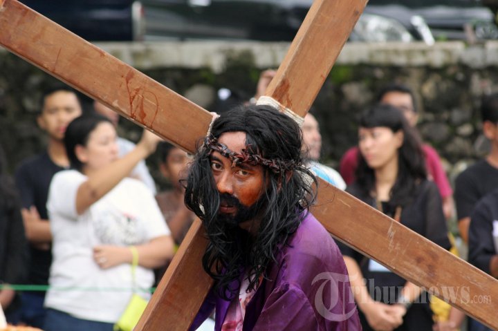 Tablo Jalan Salib di Gereja Santo Matius Penginjil, Foto 12 #1591418 ...