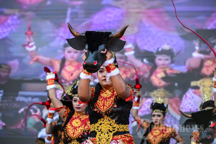 Tarian 100 Bantengan Buka Majafest 2023, Foto 2 #1973433 - TribunNews.com