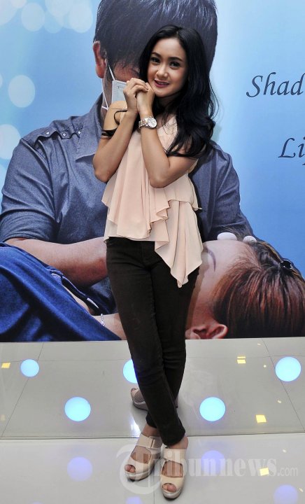 Tata Citata Menyulam Alisnya, Foto 3 #1483522 - TribunNews.com