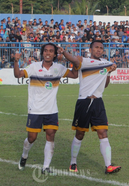 Taufiq Berselebrasi Usai Cetak Gol , Foto 1 #1710312 - TribunNews.com Taufiq Berselebrasi Usai Cetak Gol , Foto 1 #1710312 - TribunNews.com
