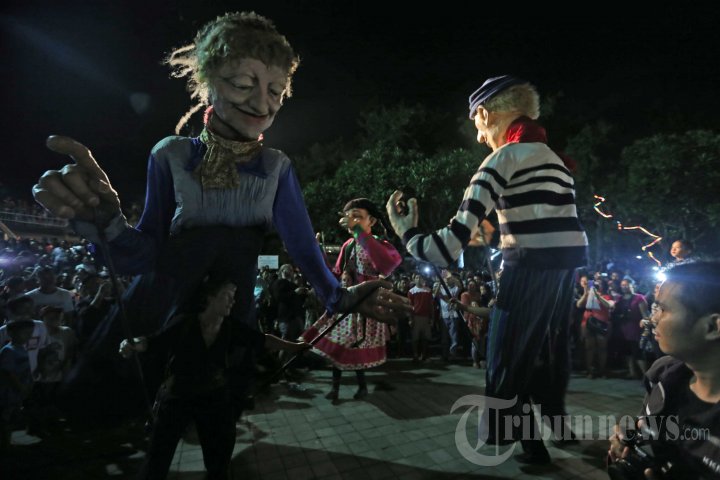 Teater Boneka Raksasa Perancis Pukau Warga Bali, Foto 4 #1656972 ...