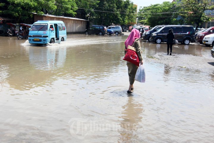 Terminal Mallengkeri Makassar Banjir, Foto 3 #1500012 - TribunNews.com