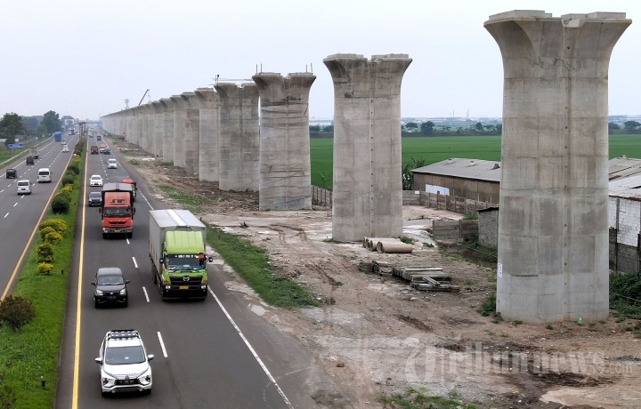 Tiang Pancang Kereta Cepat Jakarta-Bandung di Tol Padaleunyi, Foto 2 ...