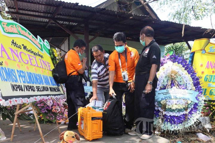 Tim INAFIS Olah TKP Rumah Angeline, Foto 3 #1600892 - TribunNews.com