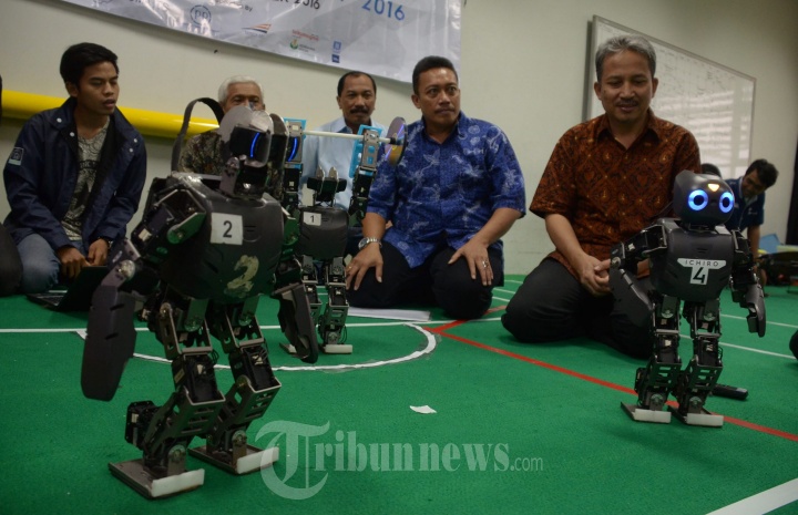Tim Robot ITS Melakukan Persiapan, Foto 1 #1678294 - TribunNews.com