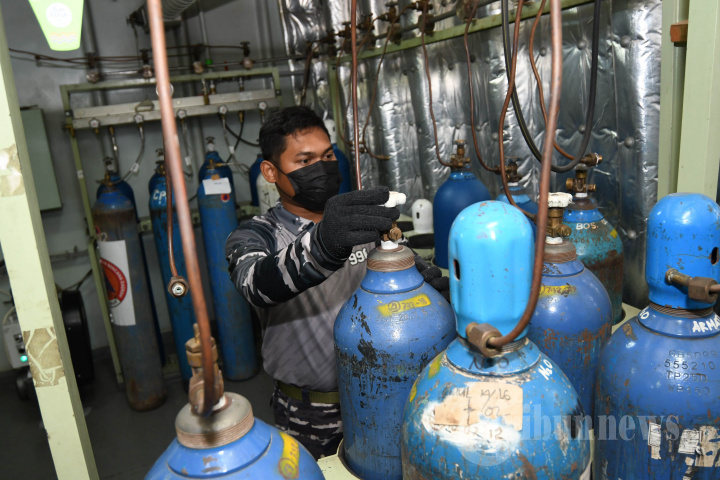 TNI AL Siapkan KRI dr Soeharso-990 Sebagai Depo IsiUlang Oksigen, Foto 9 #1888617 - TribunNews.com