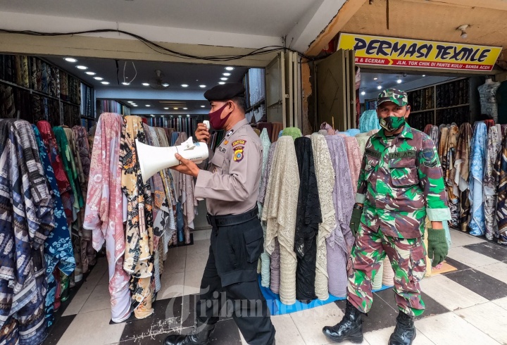 TNI-Polri Keliling Pasar Atjeh Hibau Patuhi Protokol Kesehatan, Foto 3 ...