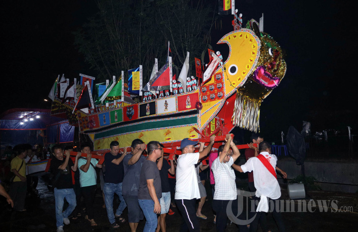 Tradisi Bakar Tongkang Warga Bagan Siapiapi di Kota Batam, Foto 1 ...