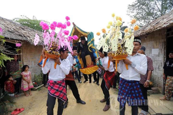 Tradisi Mengarak Pengantin dengan Tandu di Langkat, Foto 1 #1694020 ...
