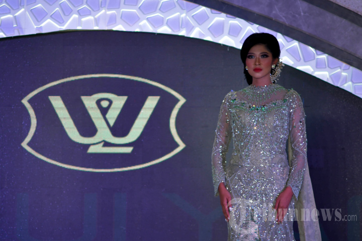 Tren Busana Pengantin 2023 yang Cerah dan Colorfull dari Whulyan, Foto ...